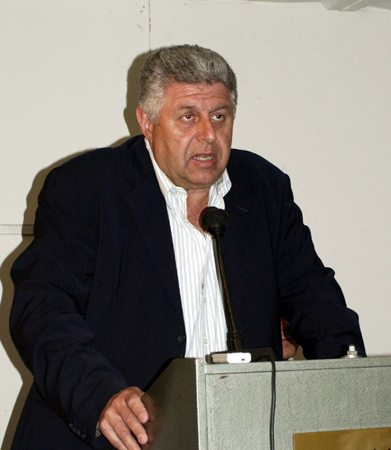 MAKIS LIOLIOS: ΤΟ ΙΔΡΥΜΑ ΣΤΑΥΡΟΥ ΝΙΑΡΧΟΥ ΠΡΟΣΦΕΡΕΙ ΓΕΥΜΑΤΑ ΣΕ ΠΑΙΔΙΑ ...